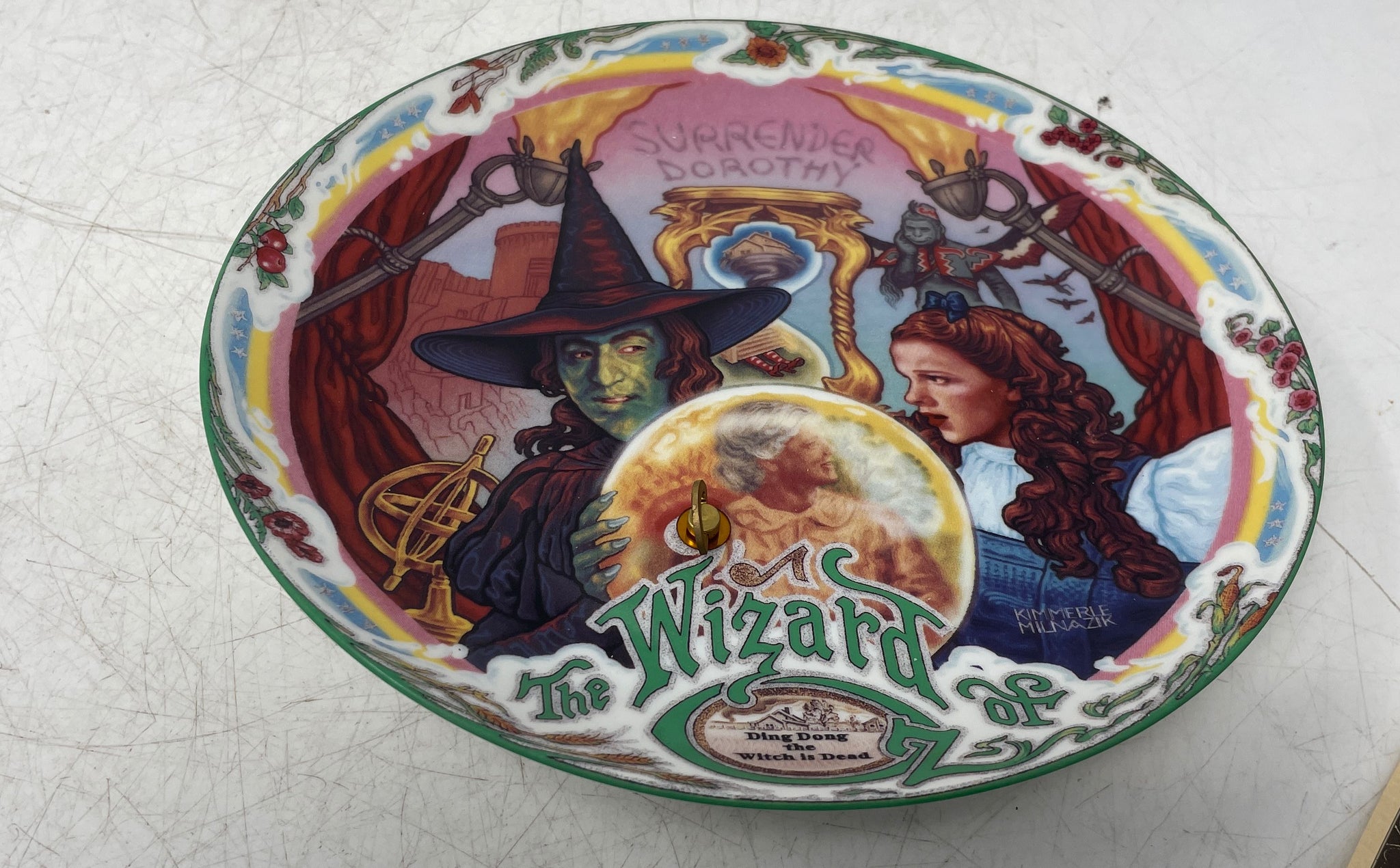 Knowles The Wizard Of Ding Dong The Witch Is Dead Round Shape Collecto ...